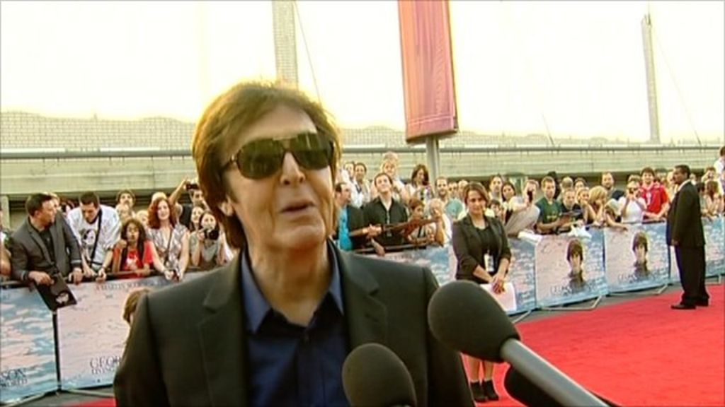 Stars share their memories of George Harrison - BBC News