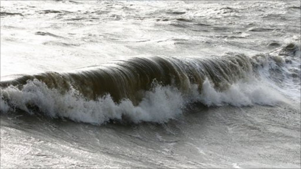 Huge waves tracked off Lewis by Lews Castle College UHI - BBC News