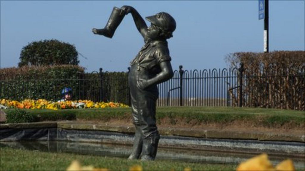 Cleethorpes' leaking boot statue destroyed by vandals - BBC News