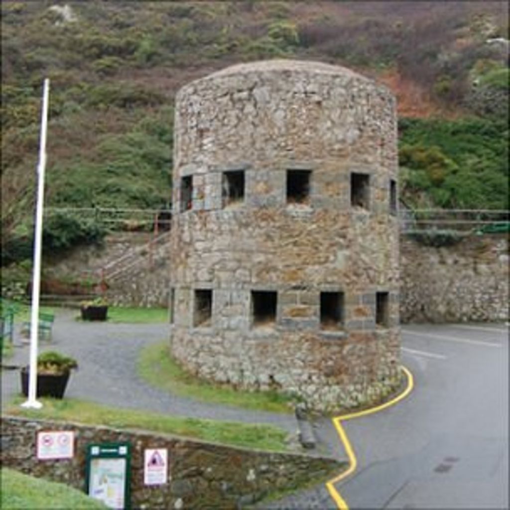 Guernsey loophole tower restoration work begins - BBC News