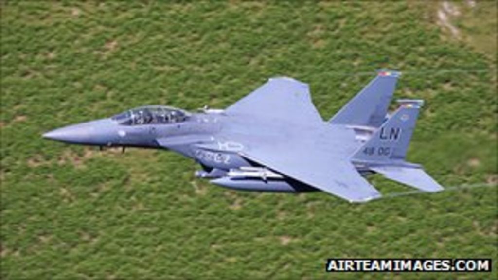 Japan grounds F-15 jet fighters - BBC News