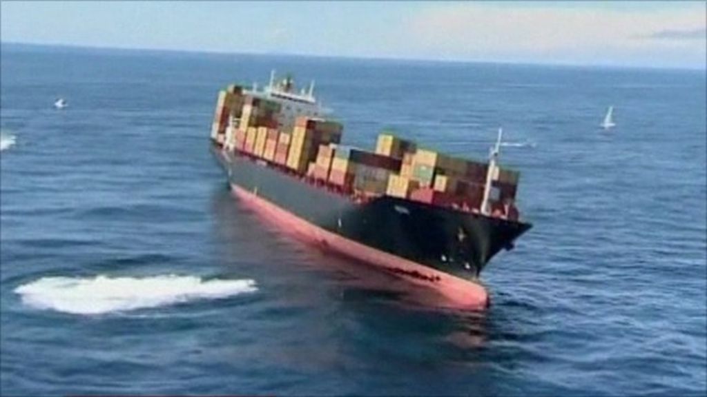 Oil leaks from ship stranded near New Zealand - BBC News