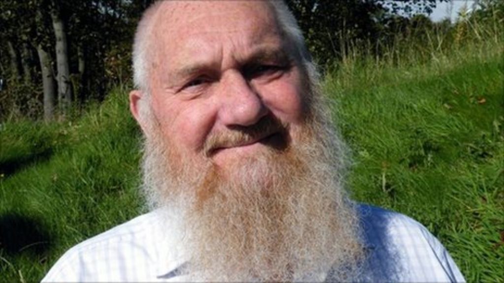 'We made snowballs of asbestos dust' - BBC News