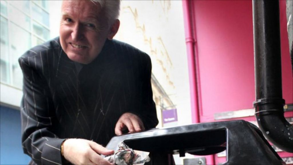 McCartney brother's musical bins - BBC News