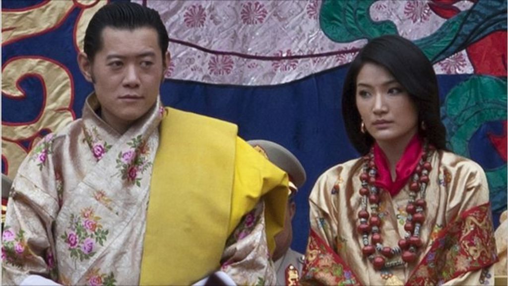 Bhutan king Wangchuk marries in lavish ceremony - BBC News