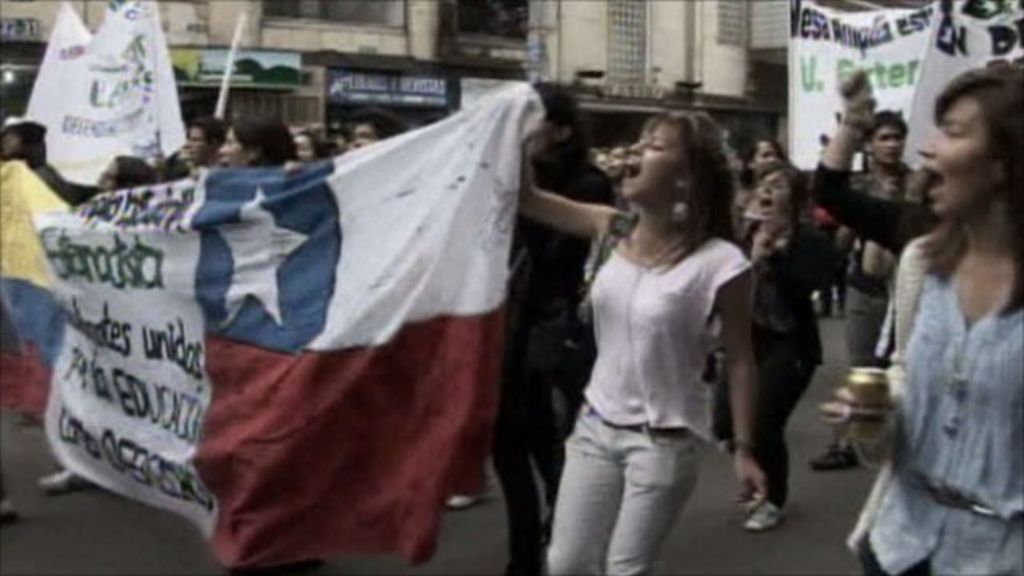 Colombian students clash with riot police in Bogota - BBC News