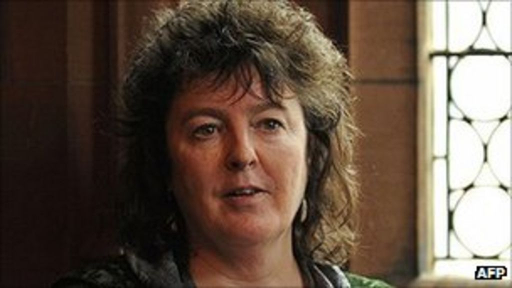 Poet Laureate Carol Ann Duffy up for Galaxy book prize - BBC News