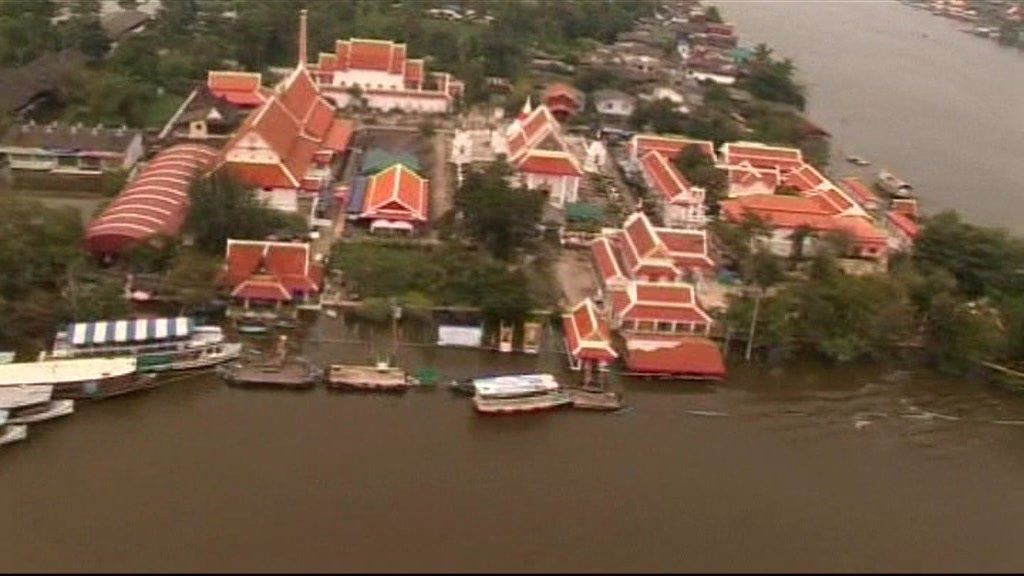 Thailand floods: A bird's eye view of Bangkok - BBC News
