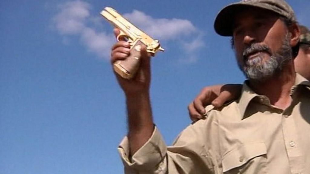 NTC fighters 'argued over who killed Gaddafi' - BBC News