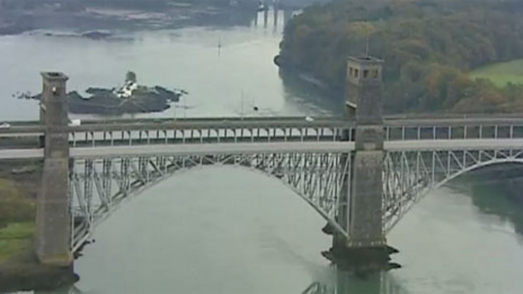 New Anglesey ferry service discussed at Brynsiencyn - BBC News