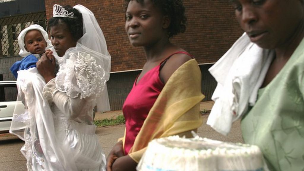 Marriage taboo: Why Zimbabwean won't wed in November - BBC News