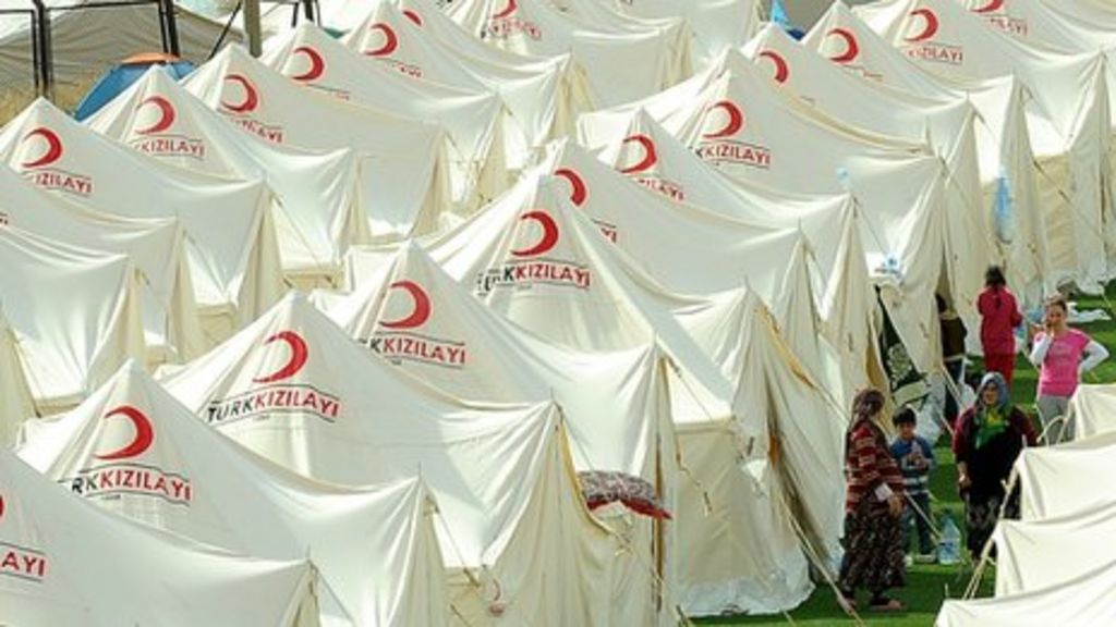 Turkey earthquake: Red Cross says survivors need shelter - BBC News