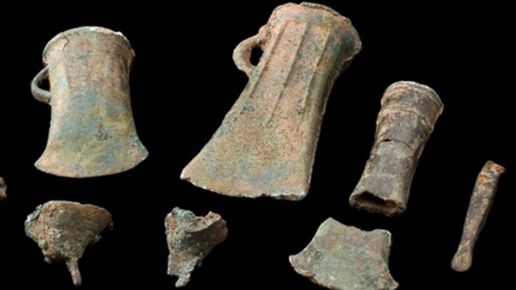 Bronze Age hoard found in Manorbier, Pembrokeshire - BBC News