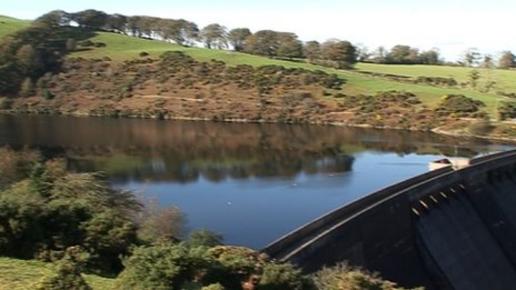 Stithians reservoir low water level 'no great concern' - BBC News