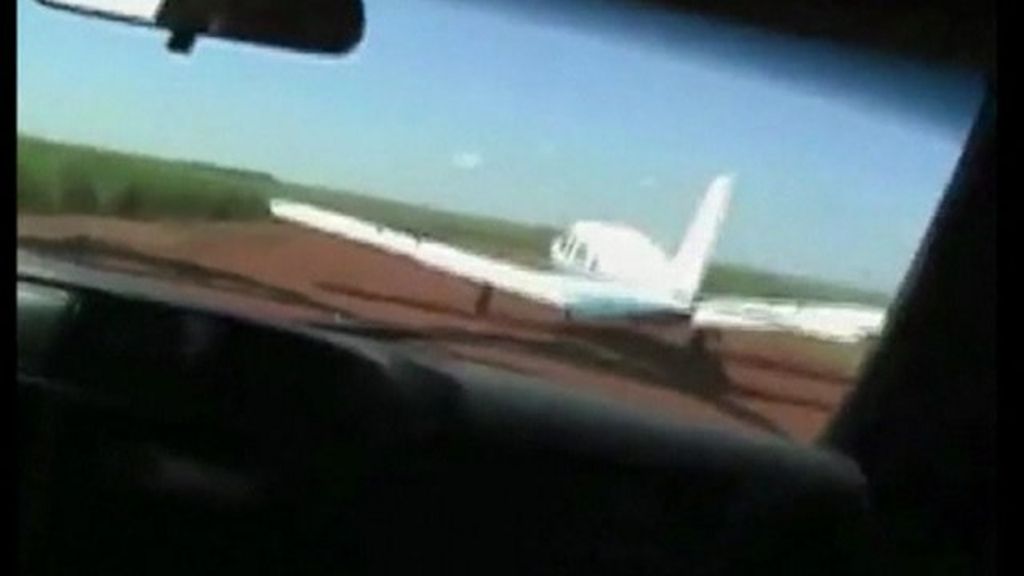 Brazilian police ram plane in smugglers chase - BBC News