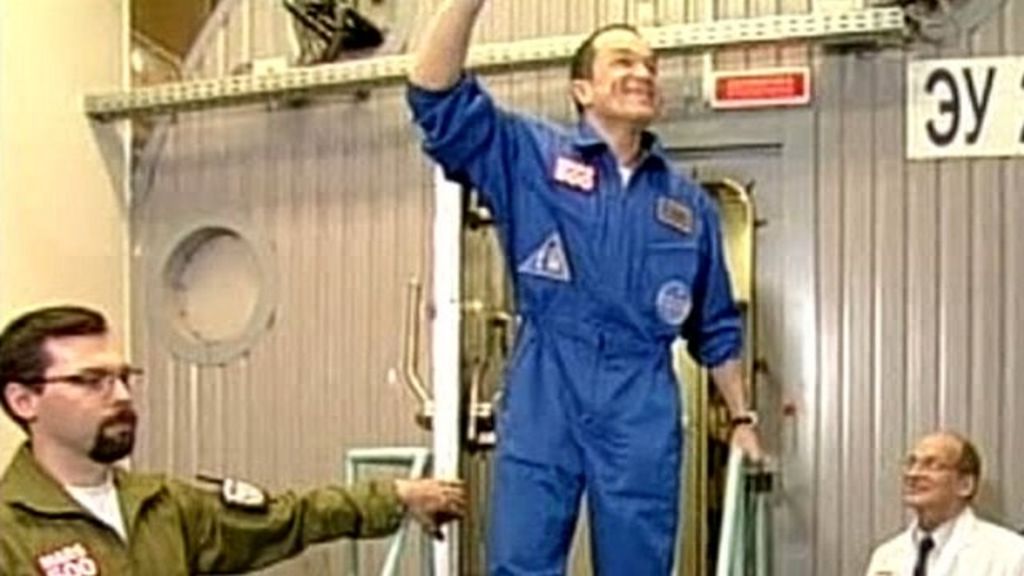 Mars men greeted with applause - BBC News