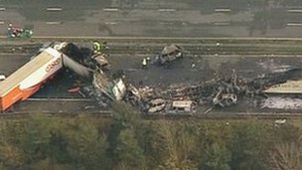 M5 crash: Two lorry drivers among crash dead - BBC News