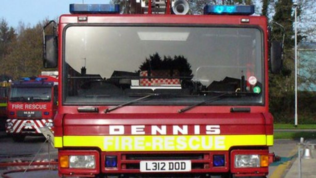 Drive to recruit on-call firefighters in rural Cornwall - BBC News