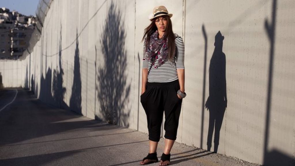 Half-Arab half-Jewish British woman's Gaza experience - BBC News