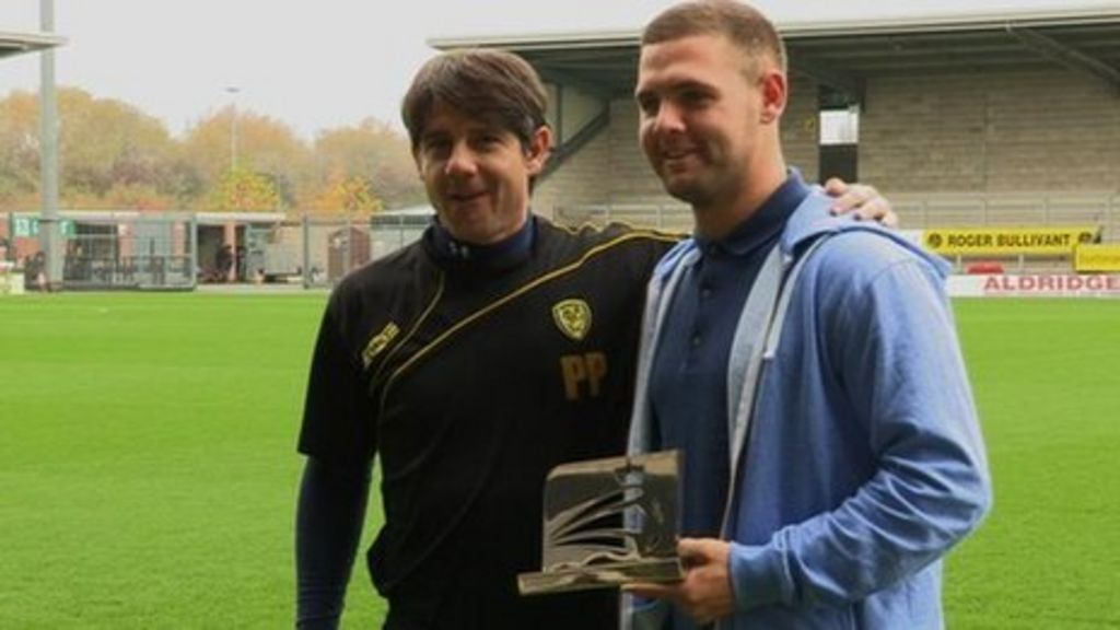 Burton Albion's Billy Kee wins young player award - BBC Sport