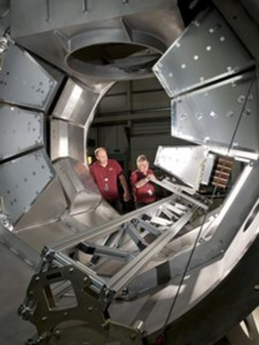Polaris 'super-microscope' installed at Rutherford Appleton Laboratory ...