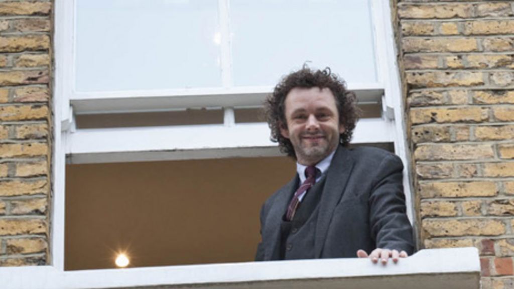 Michael Sheen unveils plaque at Richard Burton house - BBC News