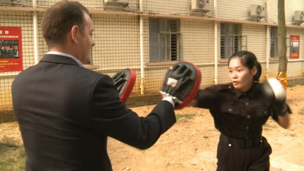 Training China's female bodyguards - BBC News