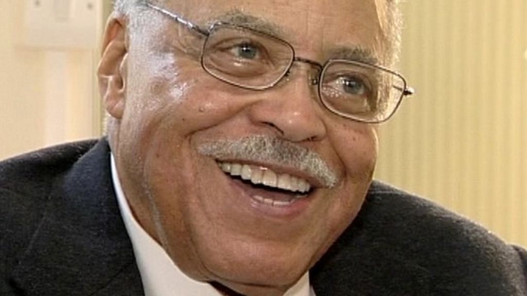 Actor James Earl Jones receives Oscar in London - BBC News