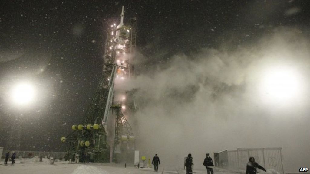 Russia resumes manned Soyuz flights after crash - BBC News