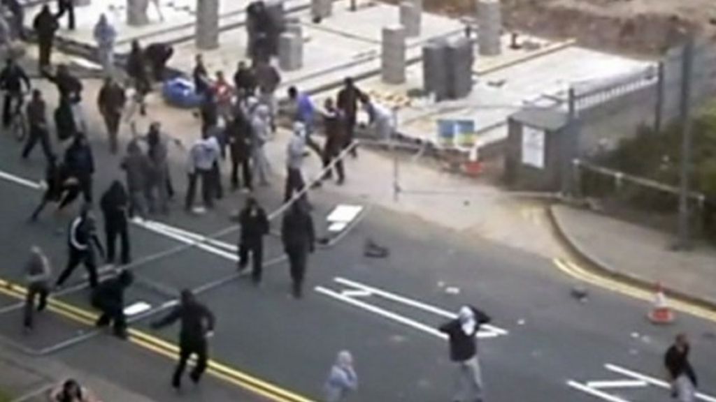 Police say Manchester rioters copied London violence - BBC News