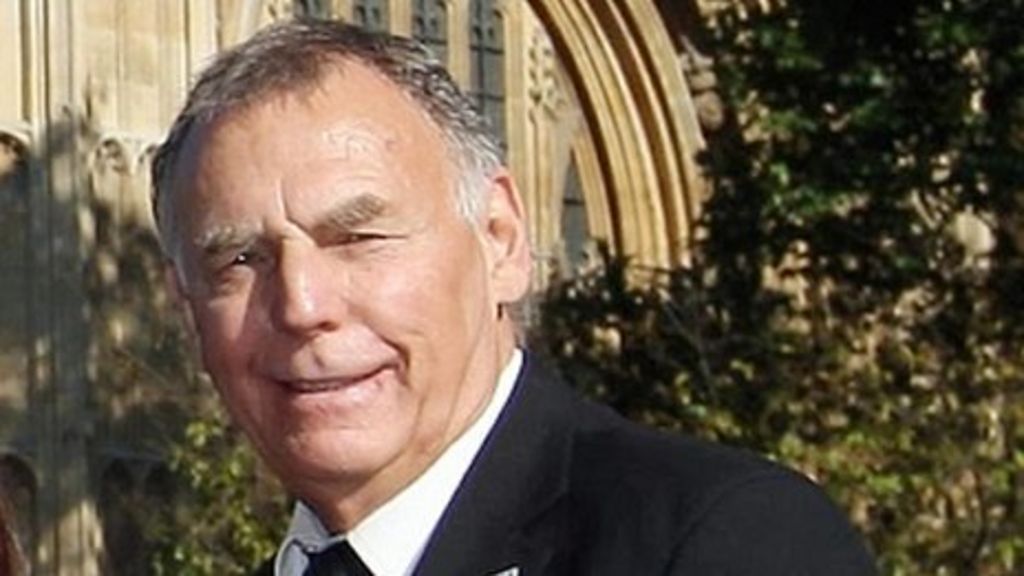 Labour MP Alan Keen dies after cancer battle - BBC News