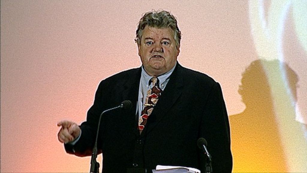 Robbie Coltrane is honoured at the Scottish Baftas - BBC News