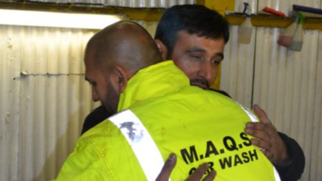 Riot victim thanks 'heroes' Abdul Musavir, Shazad Ali - BBC News