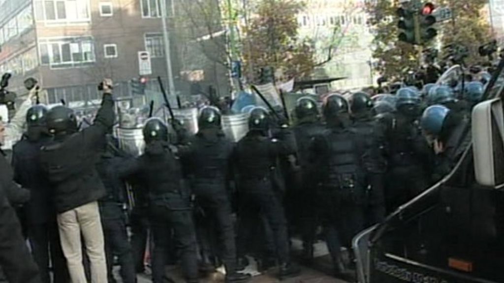 Students and riot police clash in Milan protest - BBC News