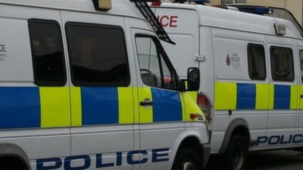 Surrey Police action over balcony fall death appropriate - BBC News