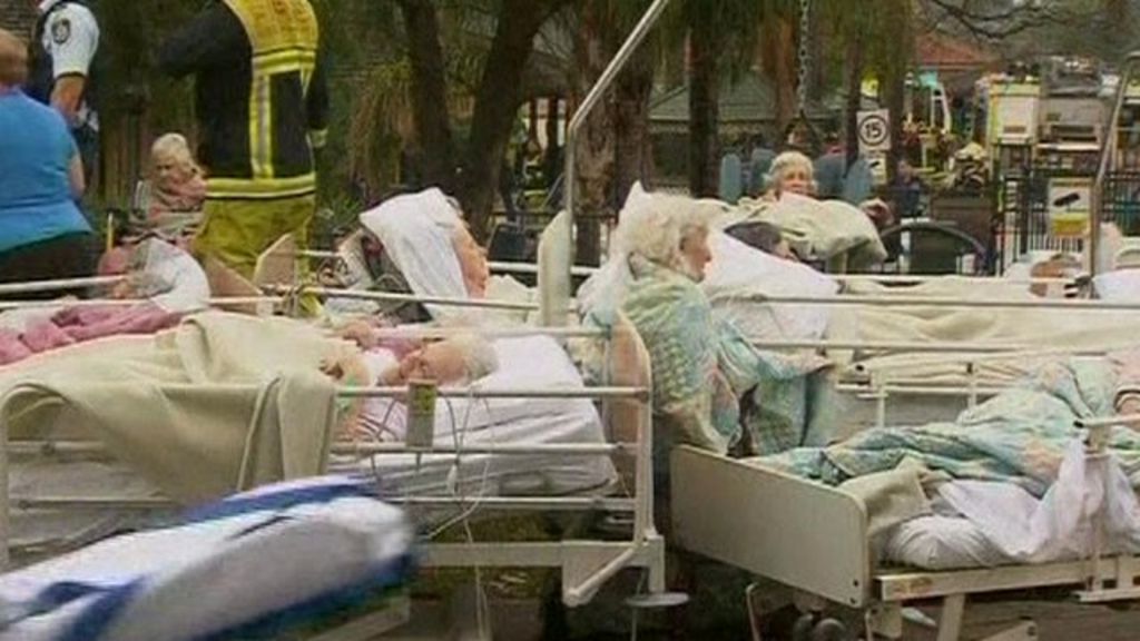 Australian PM's sorrow at Sydney nursing home fire - BBC News