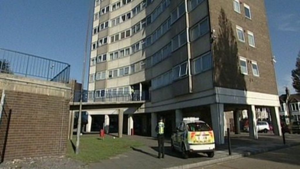 Two men questioned in Southend murder inquiry - BBC News