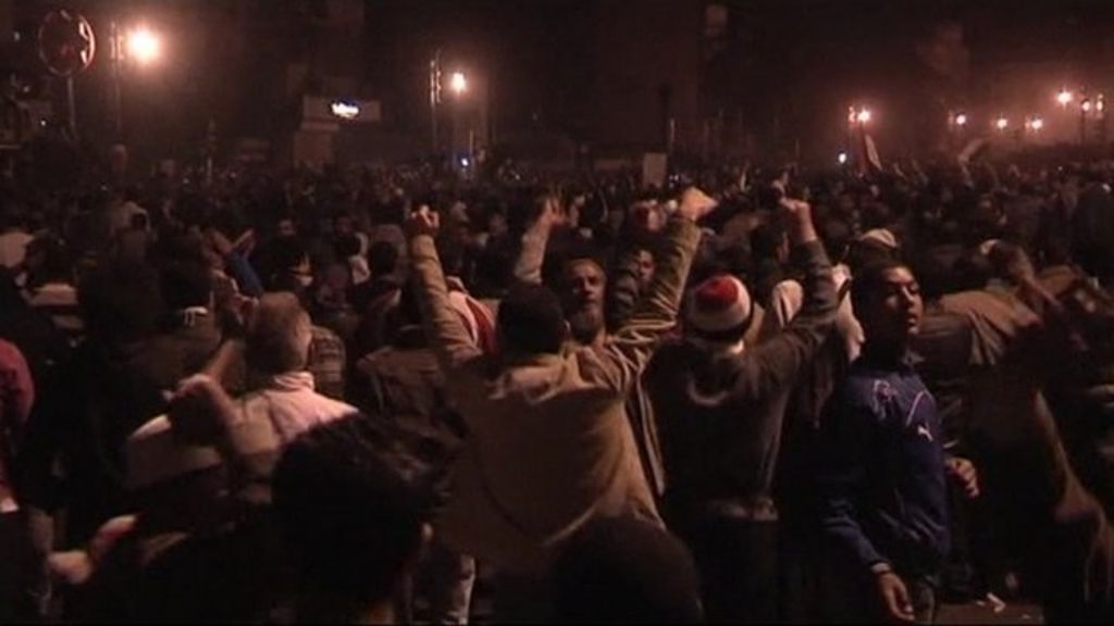 Tahrir Square: Protesters 'defy crackdown' - BBC News