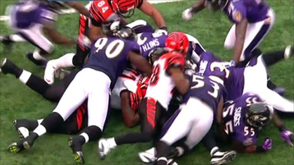 NFL referee Ron Winter buried in 'bundle' - BBC Sport