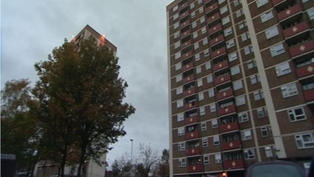 Luton's Marsh Farm estate £750,000 land sale probed - BBC News