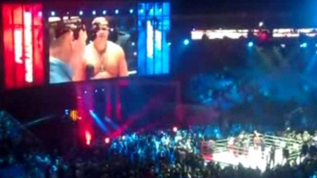 Russia Pm Vladimir Putin Booed At Martial Arts Fight Bbc News