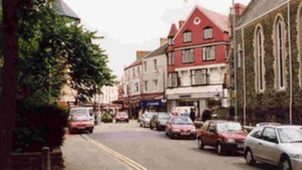 Llanelli town centre street drinking clamp down bid - BBC News