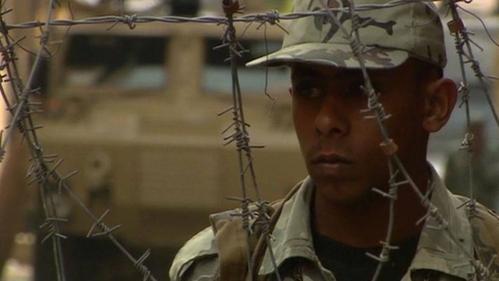 Clashes subside but tension still high on Cairo streets - BBC News