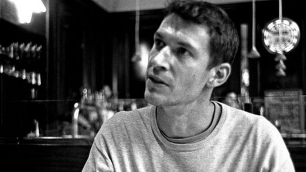 The 'genius' of Tim Hetherington killed in war - BBC News
