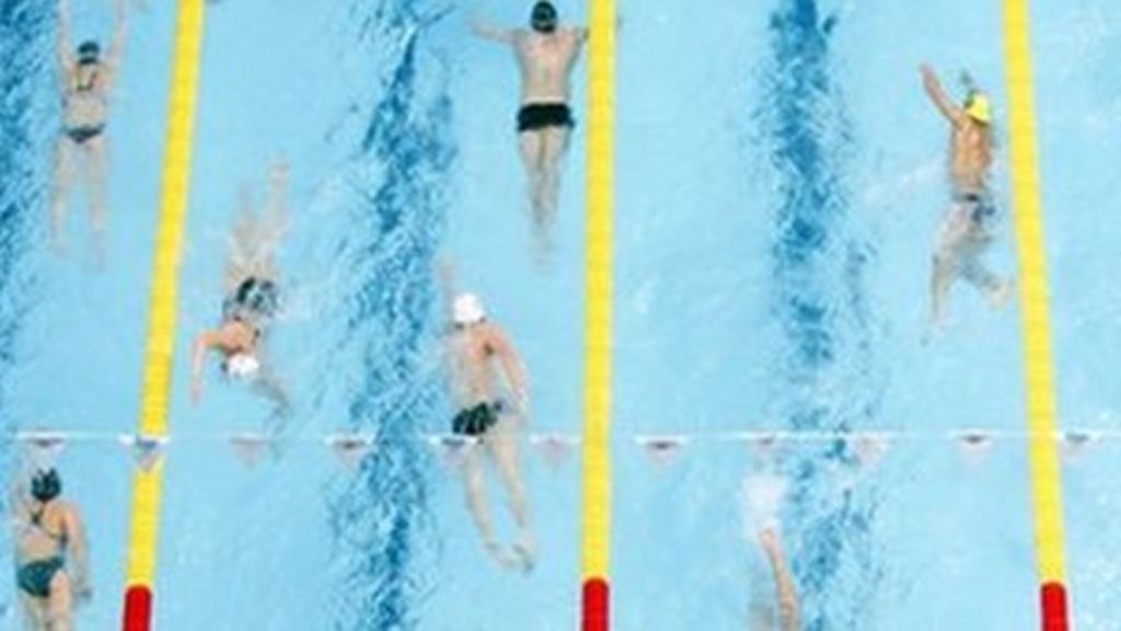 Westbury Swimming Pool closes weeks after reopening - BBC News