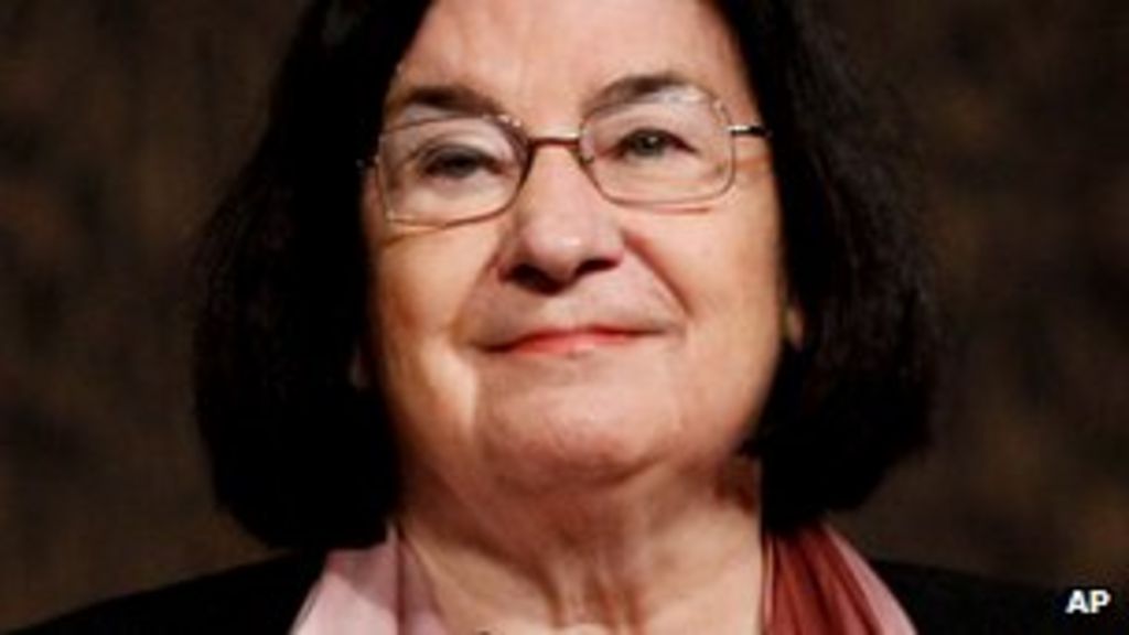 Christa Wolf dies aged 82 - BBC News