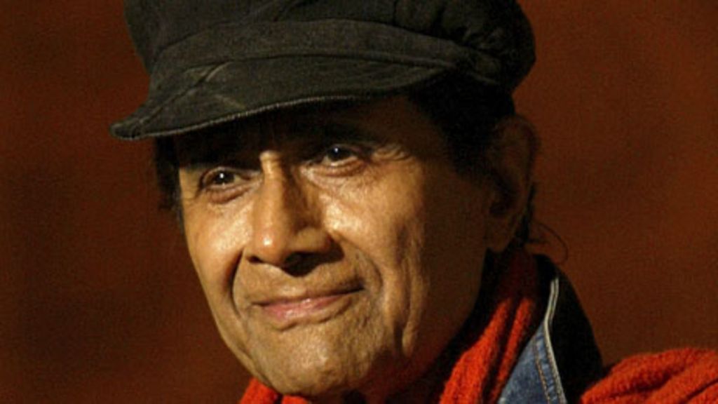 Bollywood legend Dev Anand dies at 88 in London - BBC News