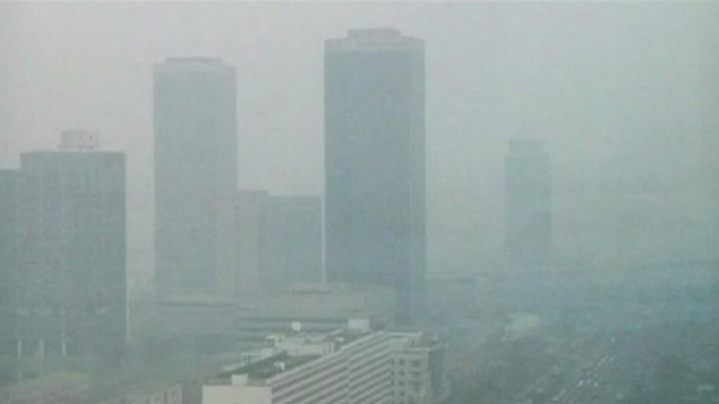 Anger as Chinese cities blanketed by thick smog - BBC News