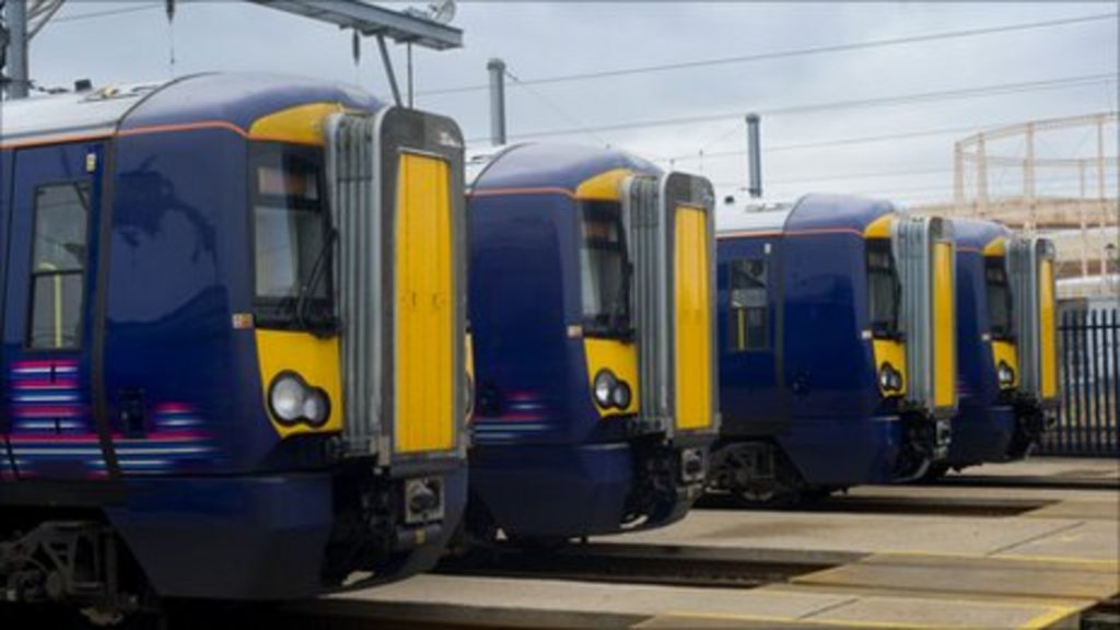 Longer trains set to ease congestion on Thameslink line - BBC News