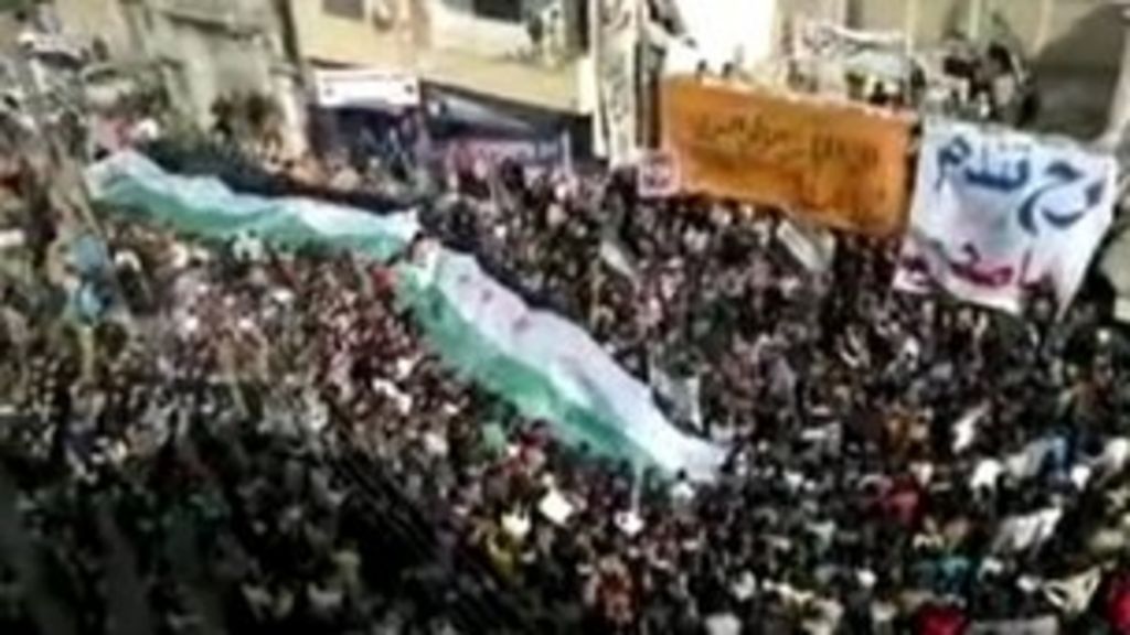 Syrian protests trigger new deadly clashes - BBC News